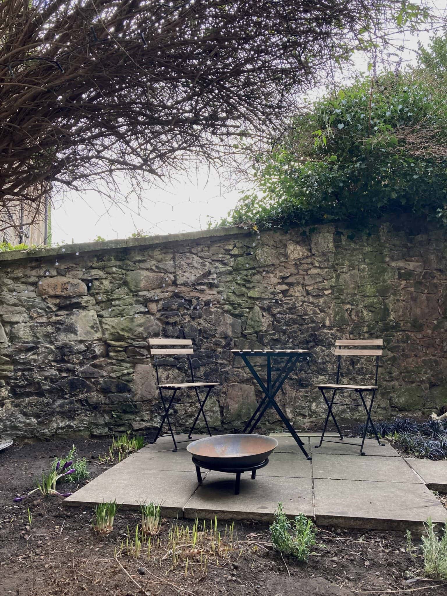 Simple Tips For A Mini Spring Yard Clean Up - Documenting Simple Living