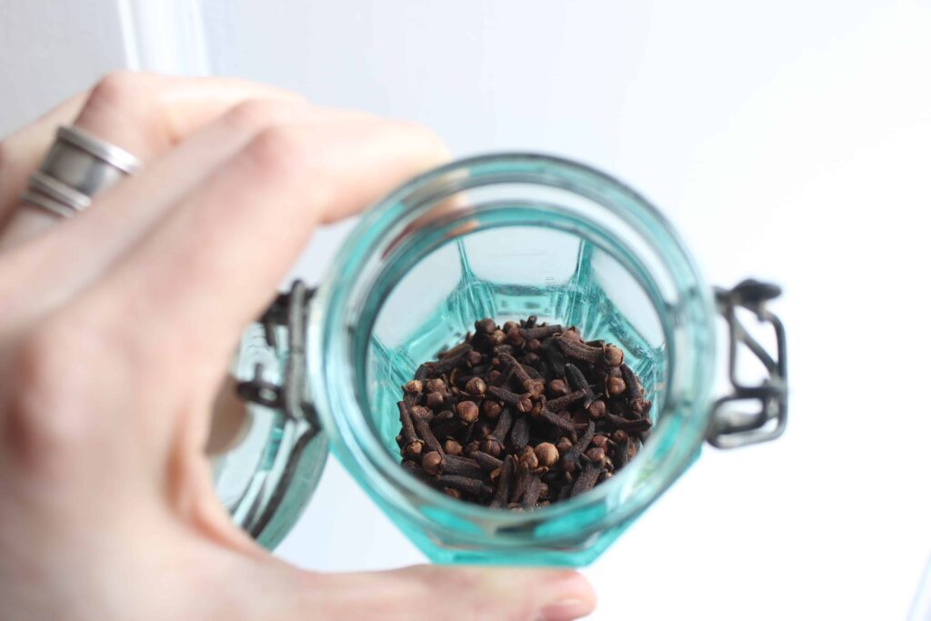 How To Make Clove Tincture & Extract (Many Herbal Benefits ...