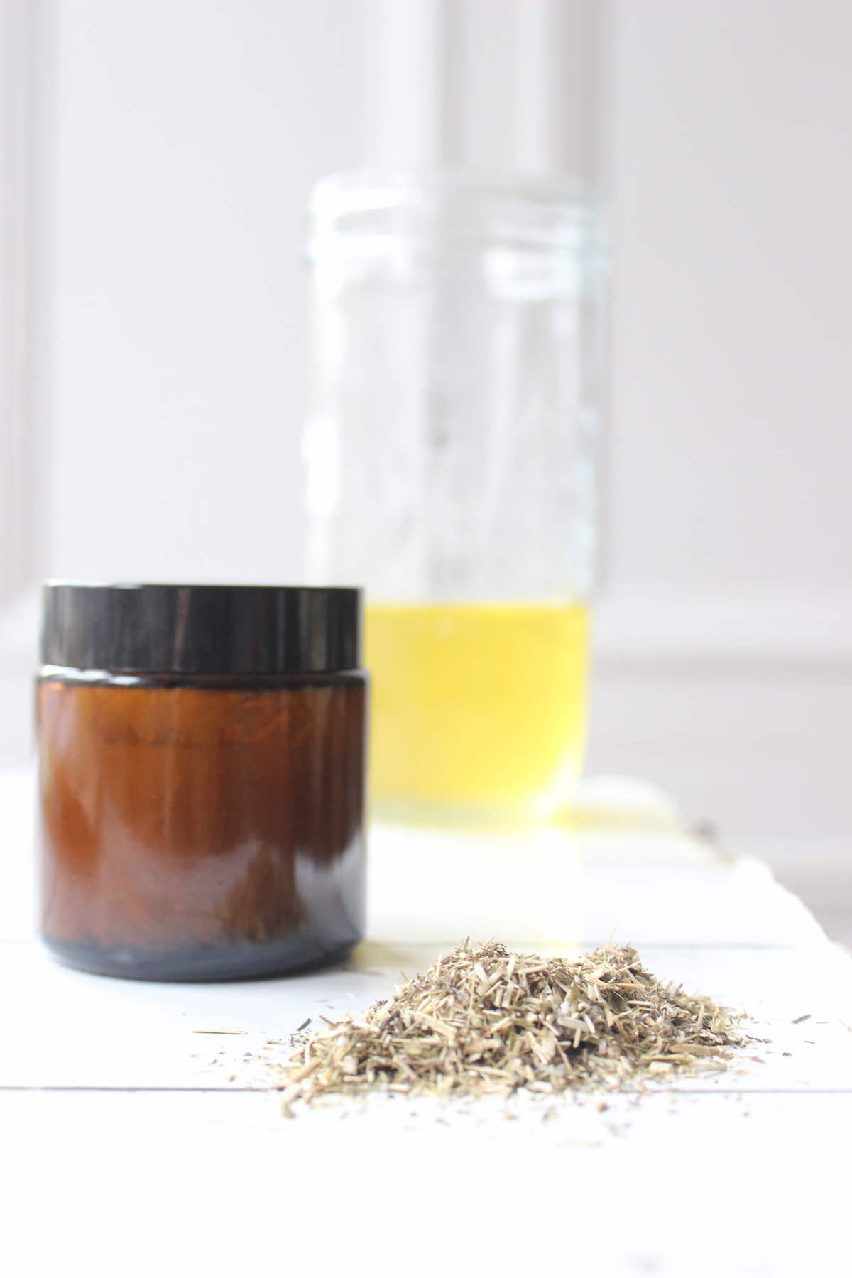 How To Make Healing Yarrow Salve (Easy DIY Recipe) - Documenting Simple ...